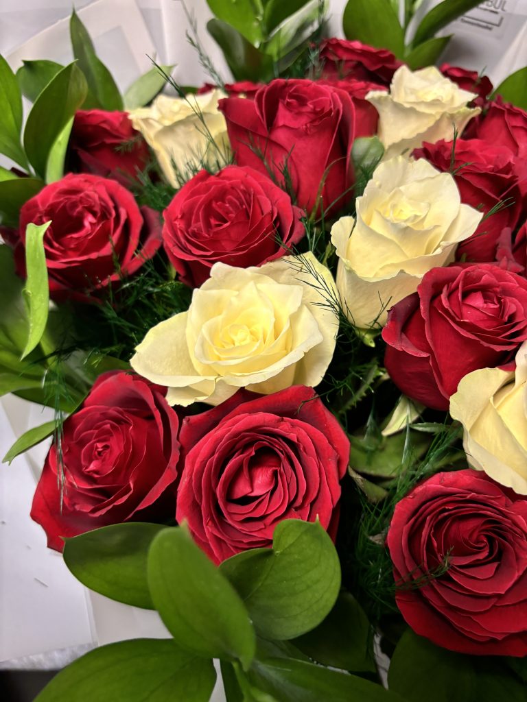 25 Red White Mixed Roses - Local Florist Istanbul - Send Flower- Same ...